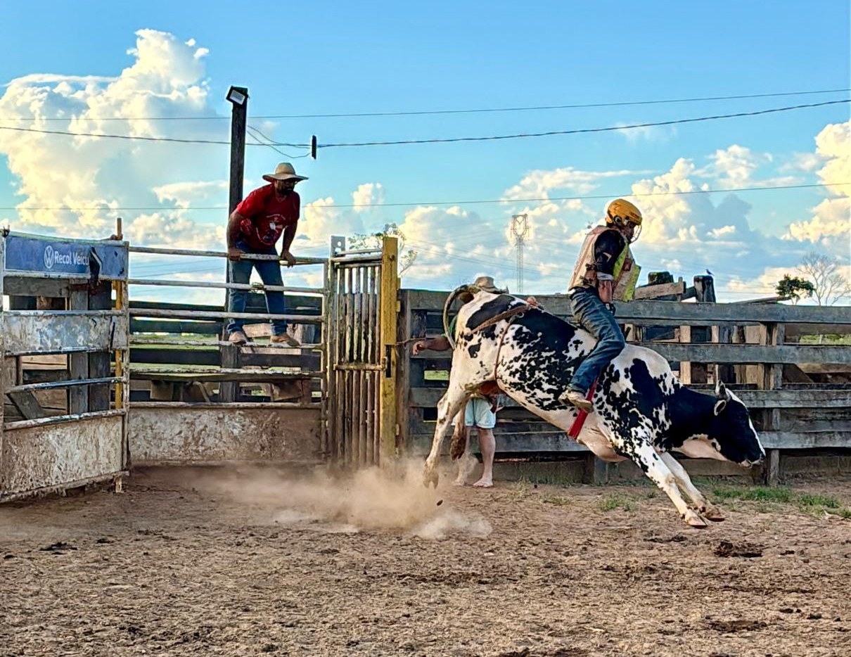 Feiras agropecuárias fomentam sonho de jovens peões acreanos em busca ...