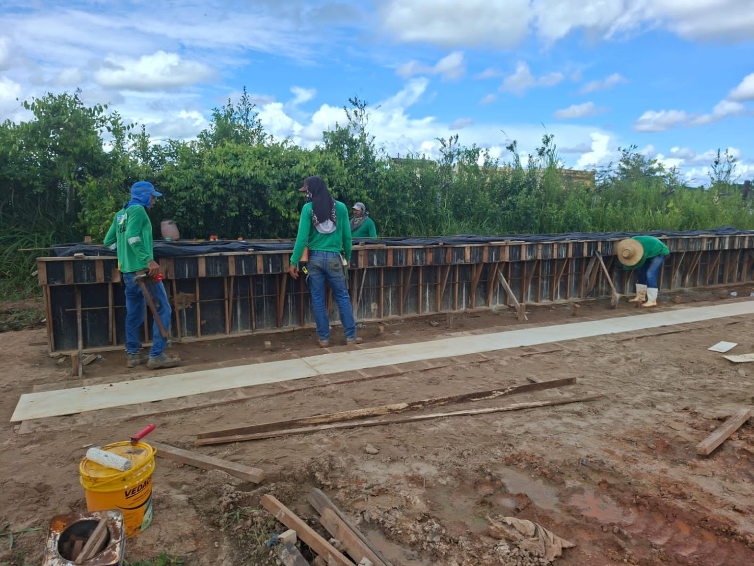 Obras da passarela do Ramal do Adolar avançam e Deracre trabalha na ...