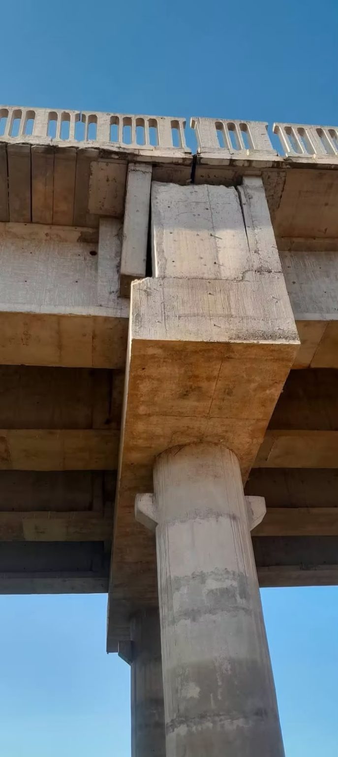 Ponte que liga o Segundo Distrito ao Centro de Sena Madureira é ...